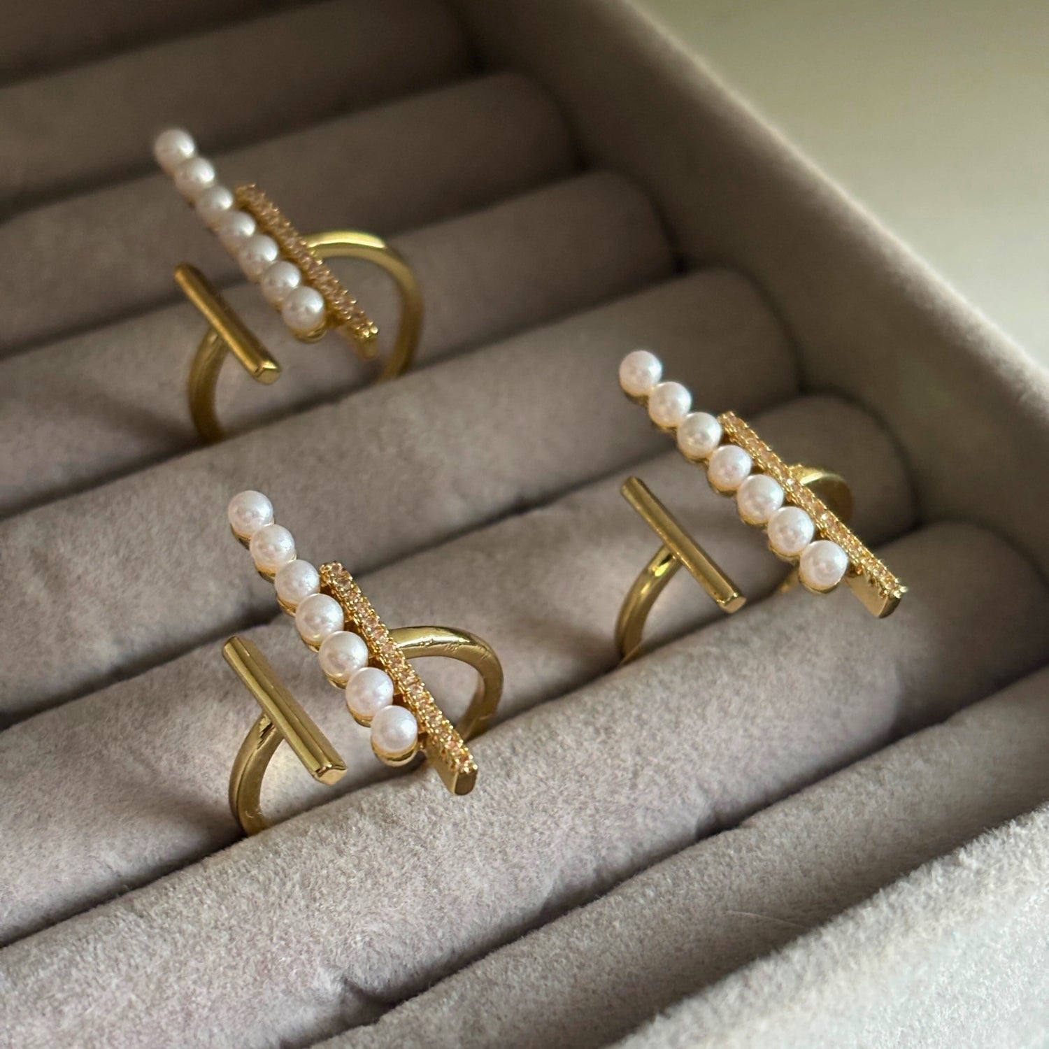 Modern Pearl Bar Ring